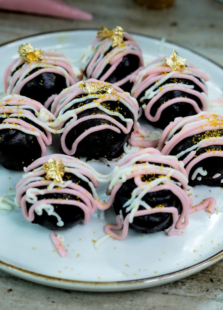 Easy 3-Ingredient Oreo Balls Recipe - Recipesh