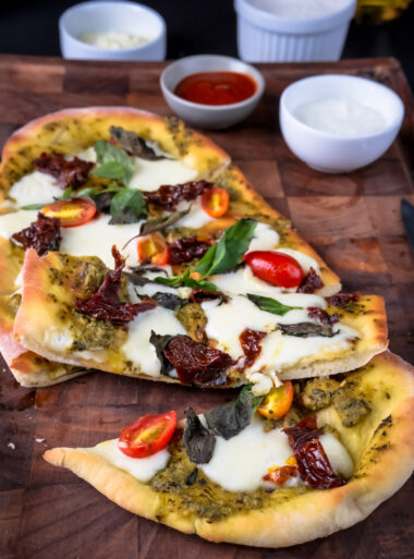 Best Pesto Naan Bread Pizza (Simple!) - Recipesh