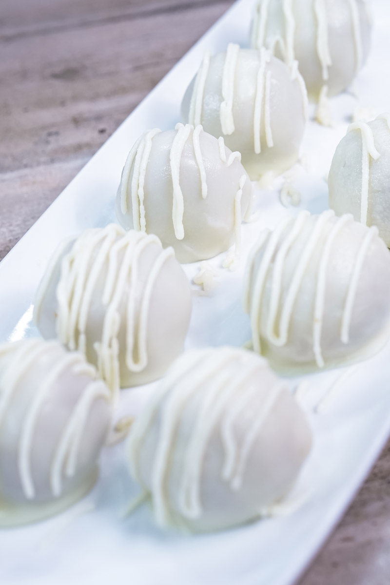 Easy 3-Ingredient Digestive Cake Balls Recipe
