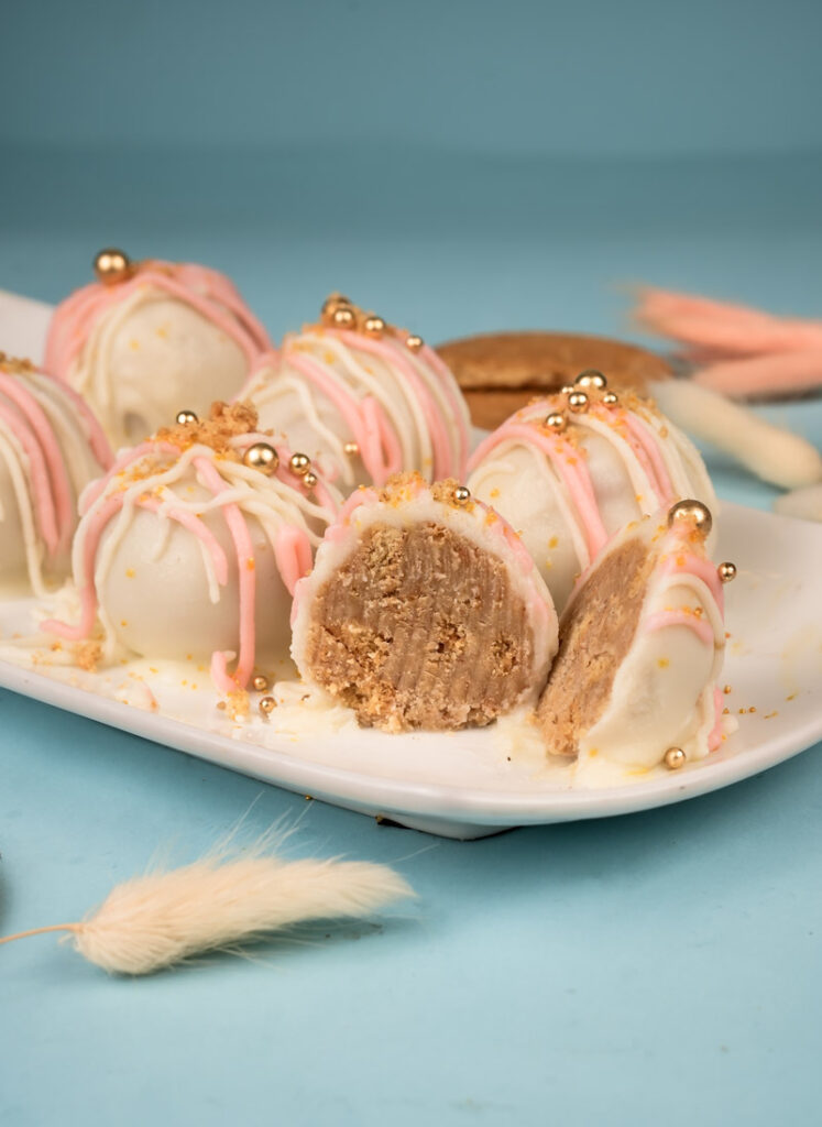 Easy 3-Ingredient Digestive Cake Balls Recipe