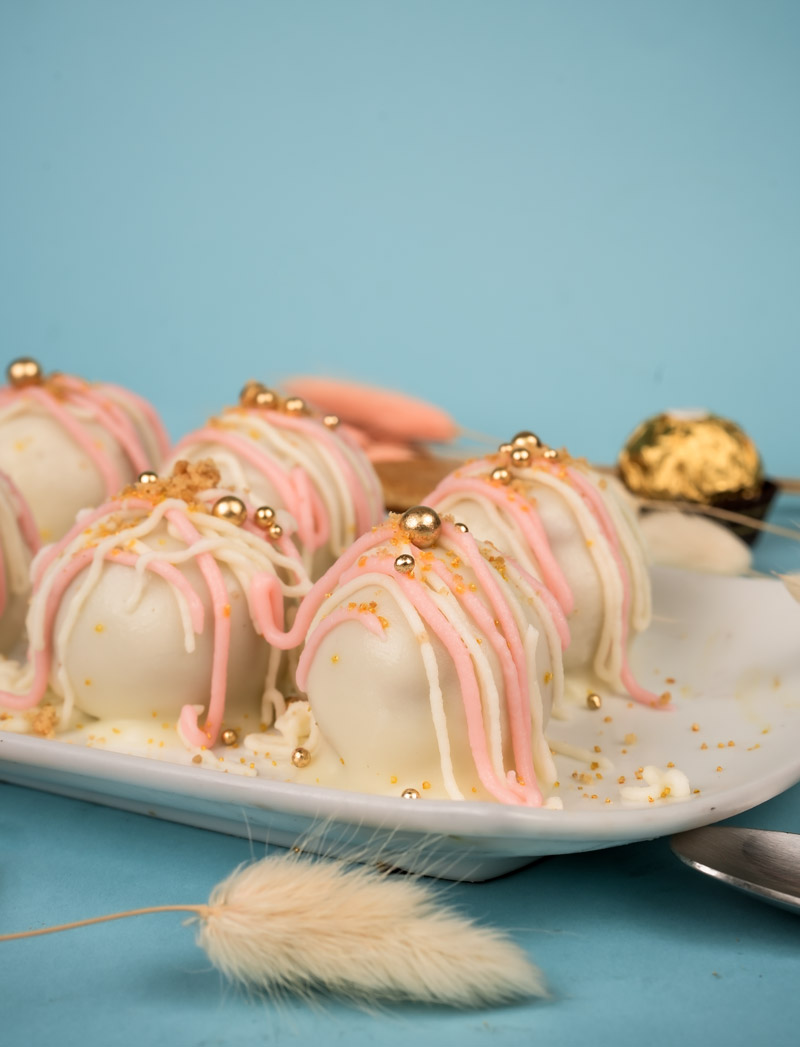Easy 3-Ingredient Digestive Cake Balls Recipe