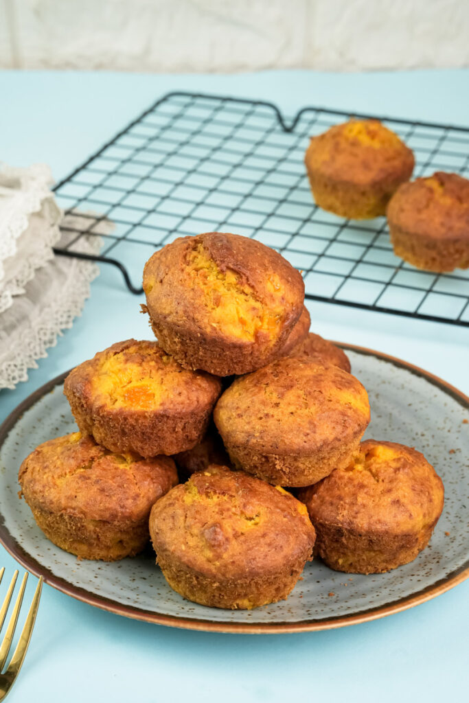 Easy Bakery-Style Mango Muffins - Recipesh
