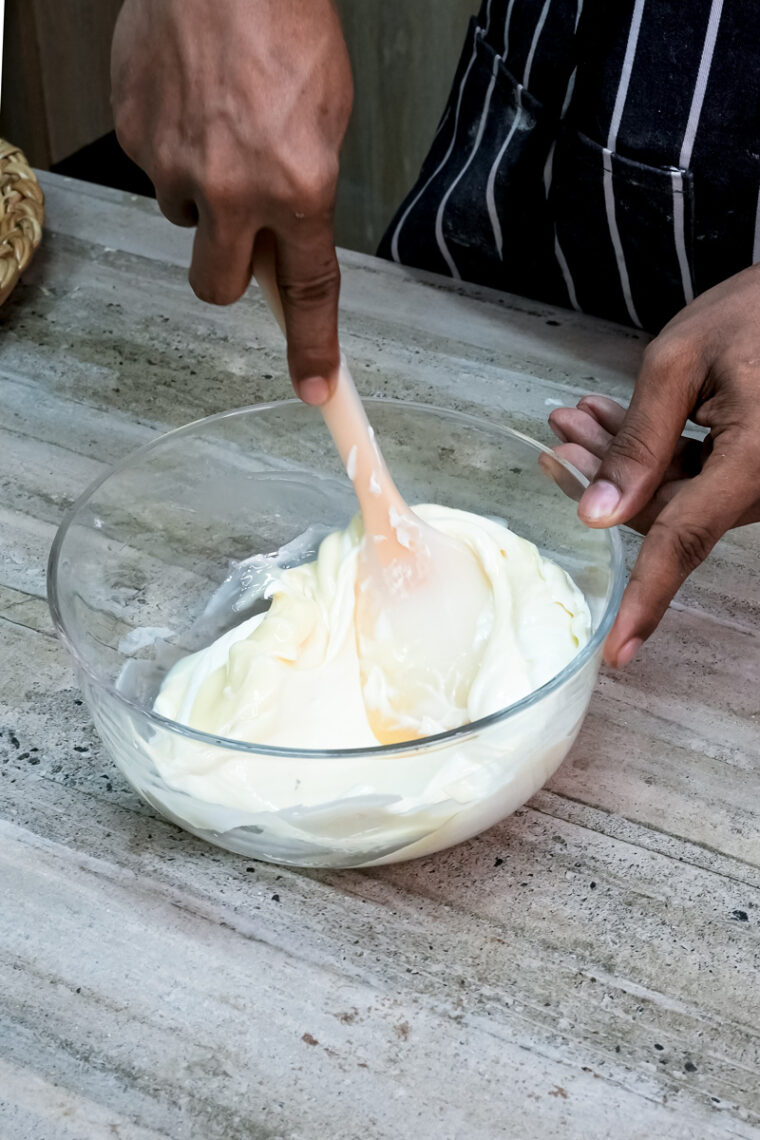 Easy Korean Cream Cheese Garlic Buns Recipe - Recipesh